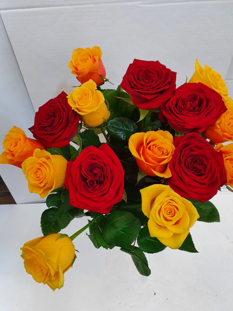 Bouquet de 15 Roses rouge et orangée 60cm – Floréal